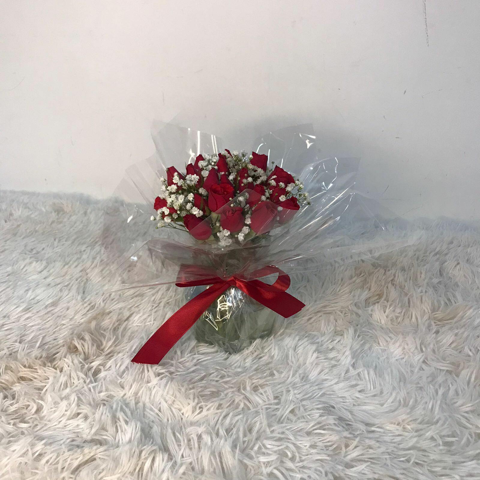 Mini Rosa no Vaso com Gipsófila | Flor Beija Flor